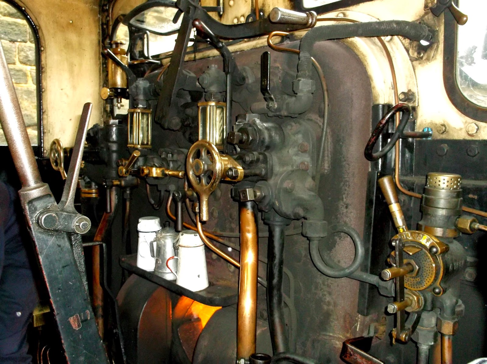 Steam Memories: Midland Jinty 0-6-0 shunting a short run tank engine