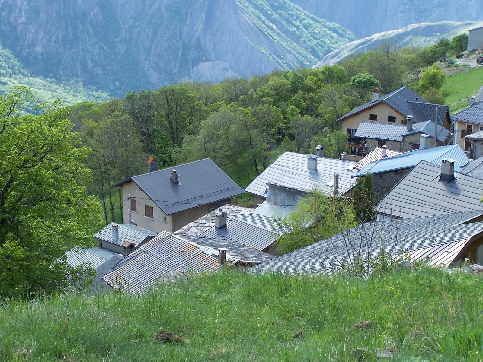 Instants Mauriennais: dolmen et pierres à cupules au Thyl
