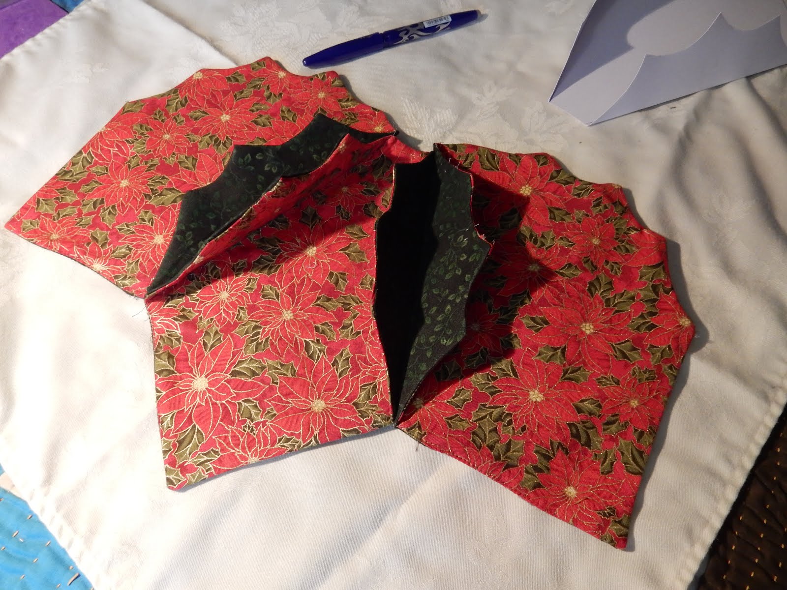 JoZart: Christmas Holly Patchwork Table Centre Instructions
