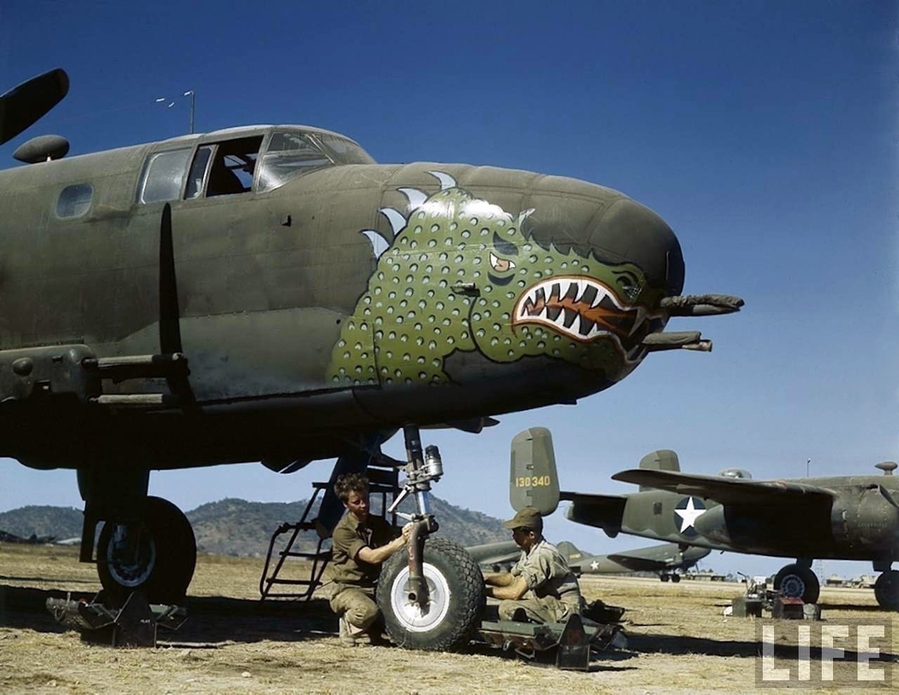 50 Color Vintage Photographs That Capture Amazing Nose Art Painted on ...