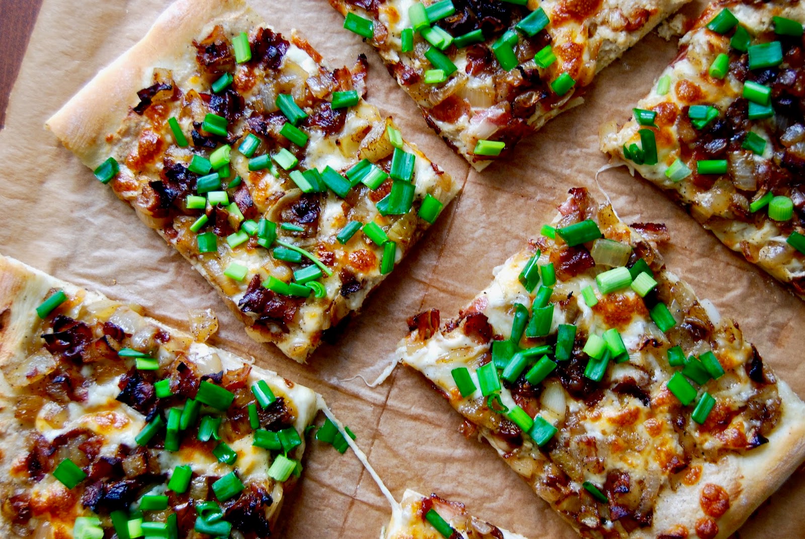 Gospodyni Miejska: Pizza z cebulą i boczkiem