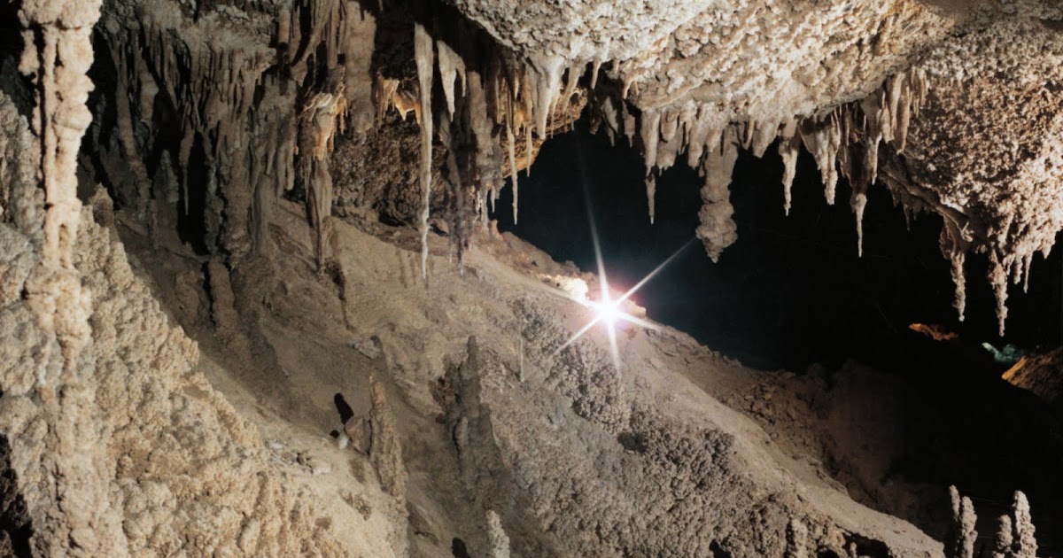 Cuevas de Sorbas | Atrás Del Mostrador