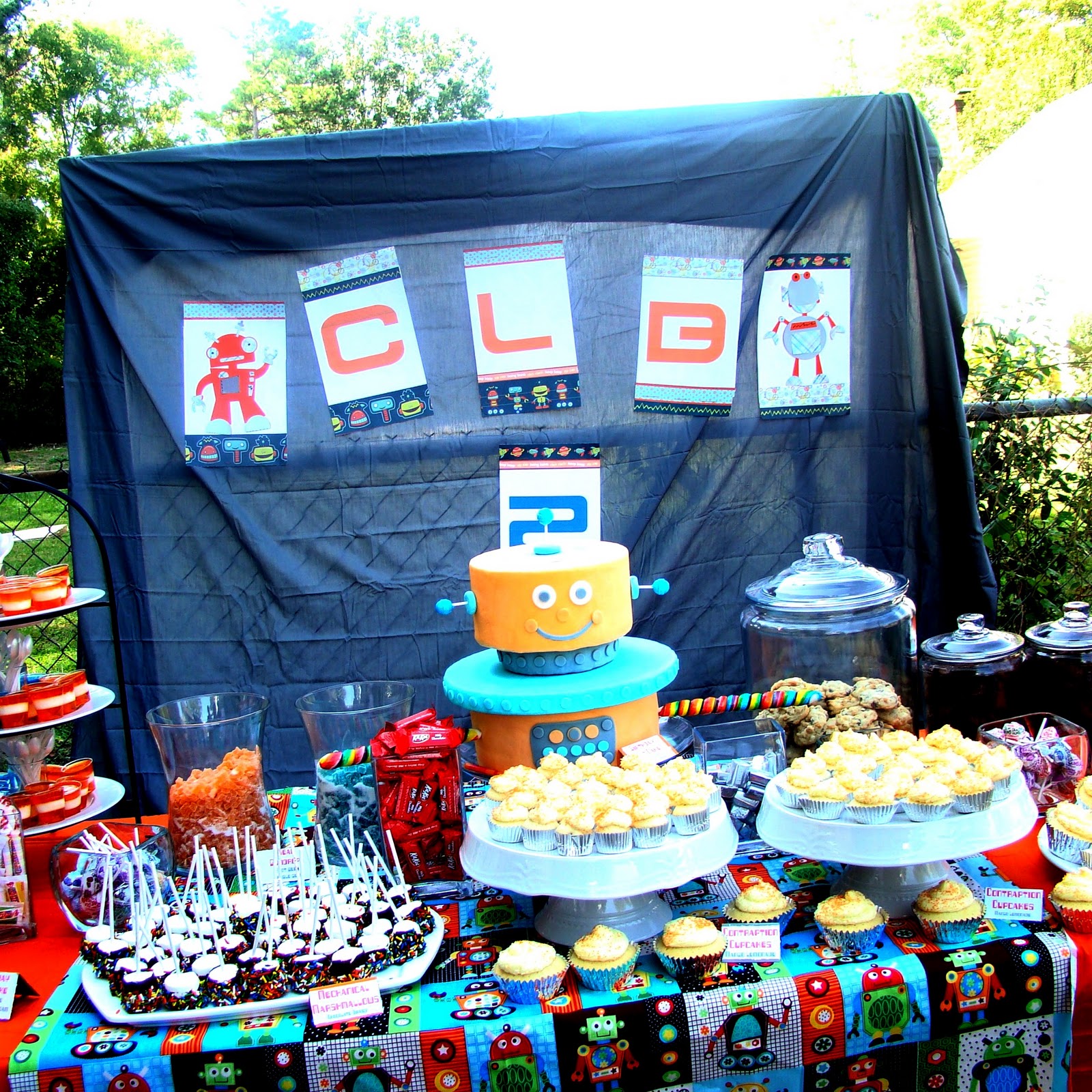 Cupcake Dreams and Paper Memories: Robot Birthday Part 1