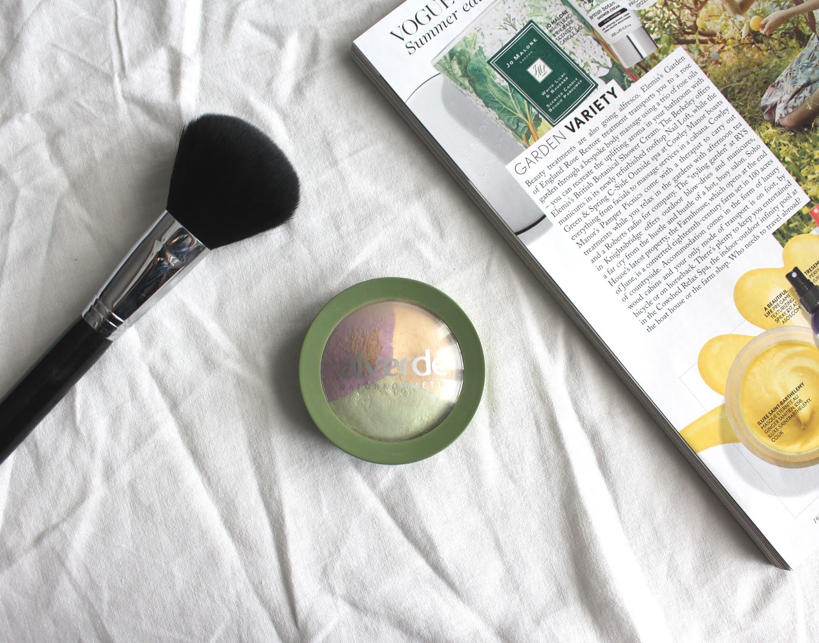 Compact powder for dewy skin | BEAUTY FINE PRINT