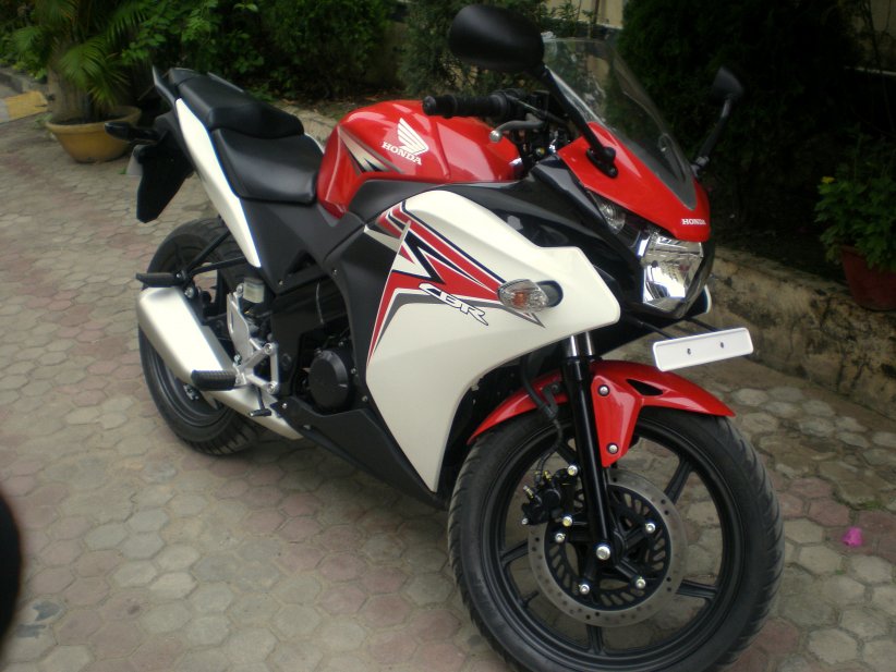 HD WALLPAPERS: HONDA CBR 150R