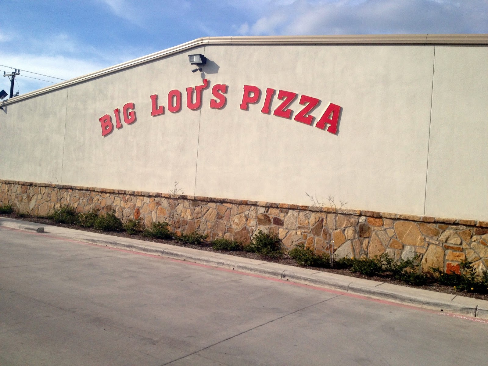 Tour My Texas: Big Lou's -- Home of the GIANT Pizza