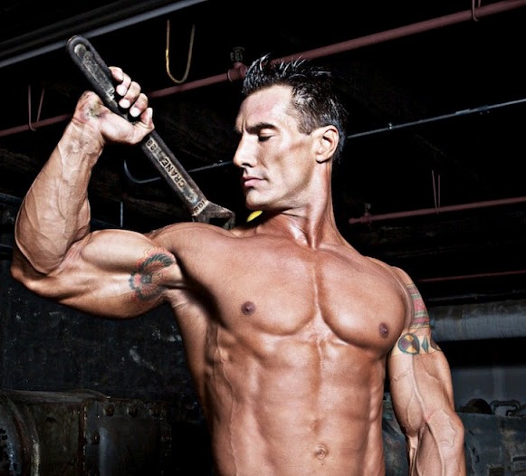 world bodybuilders pictures: muscles builder Sean Royer with wrench