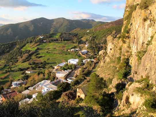 SENDERISMO EN EL RIF/RANDONNÉES DANS LE RIF: DHAR HAJAR Y FAHS LEMHAR ...