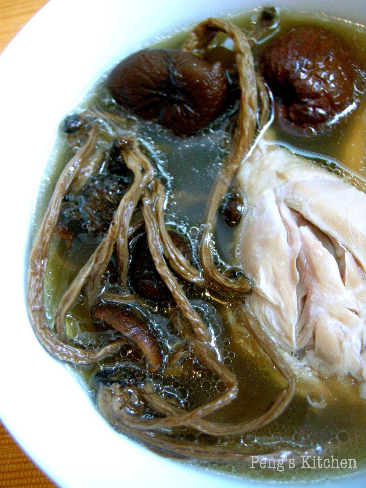 Peng's Kitchen: Chix Soup wif Dried Mushrooms (Cha Shu Gu 茶樹菇)