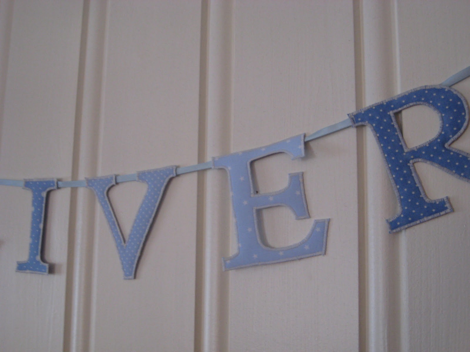 Kort og søm: Bokstav vimpel i blått!