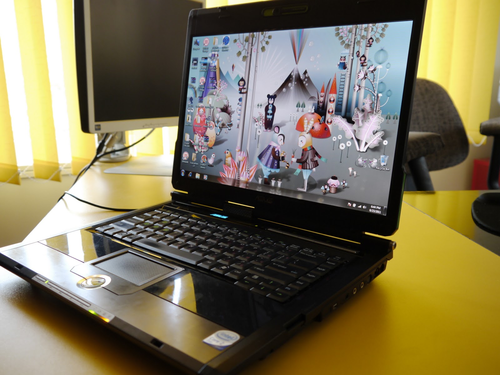 Asus G1S - качествен тайвански лаптоп за игри | Retro-PC-Mania - ревюта ...