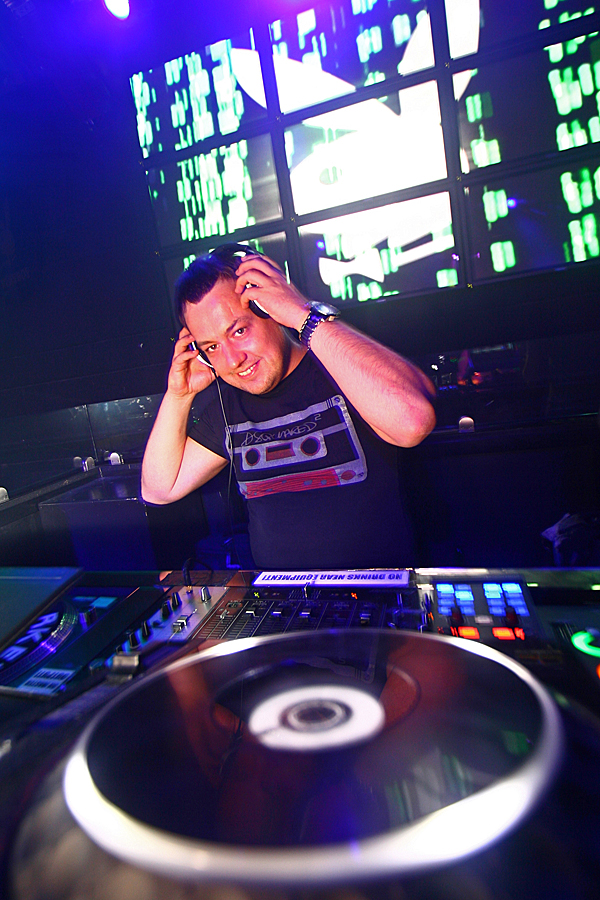 Imagine this: Deejay yeahjay!