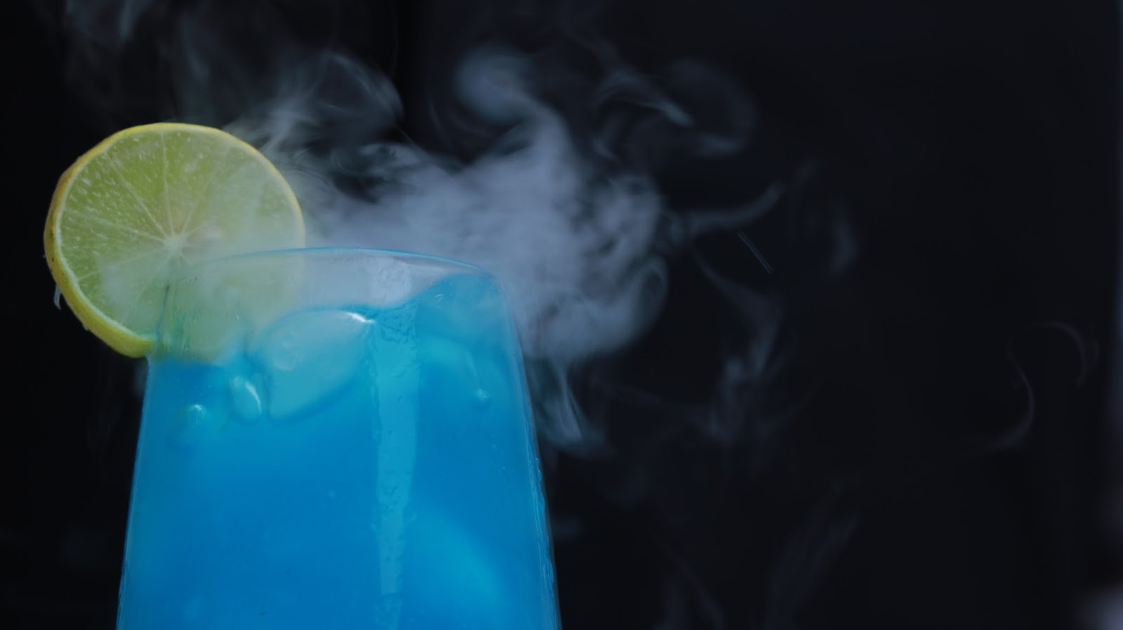 Refreshing Smokey Mocktail with Dry Ice | WOW Recipes
