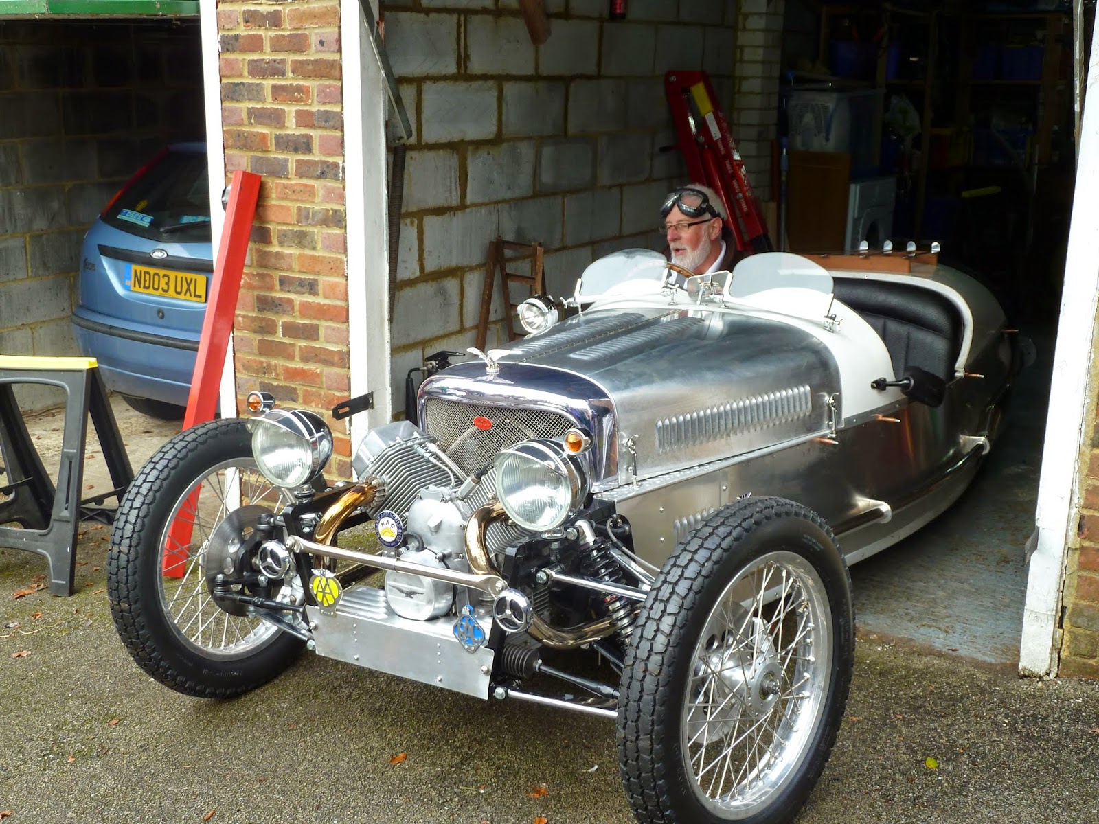 MAC'S REPLICA MORGAN 3 WHEELER BUILD: February 2015