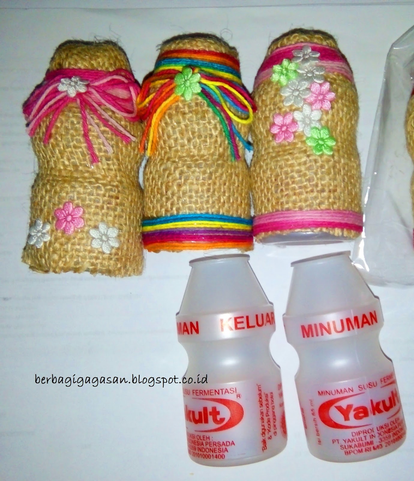 berbagi gagasan: GALERI SOUVENIR BOTOL YAKULT