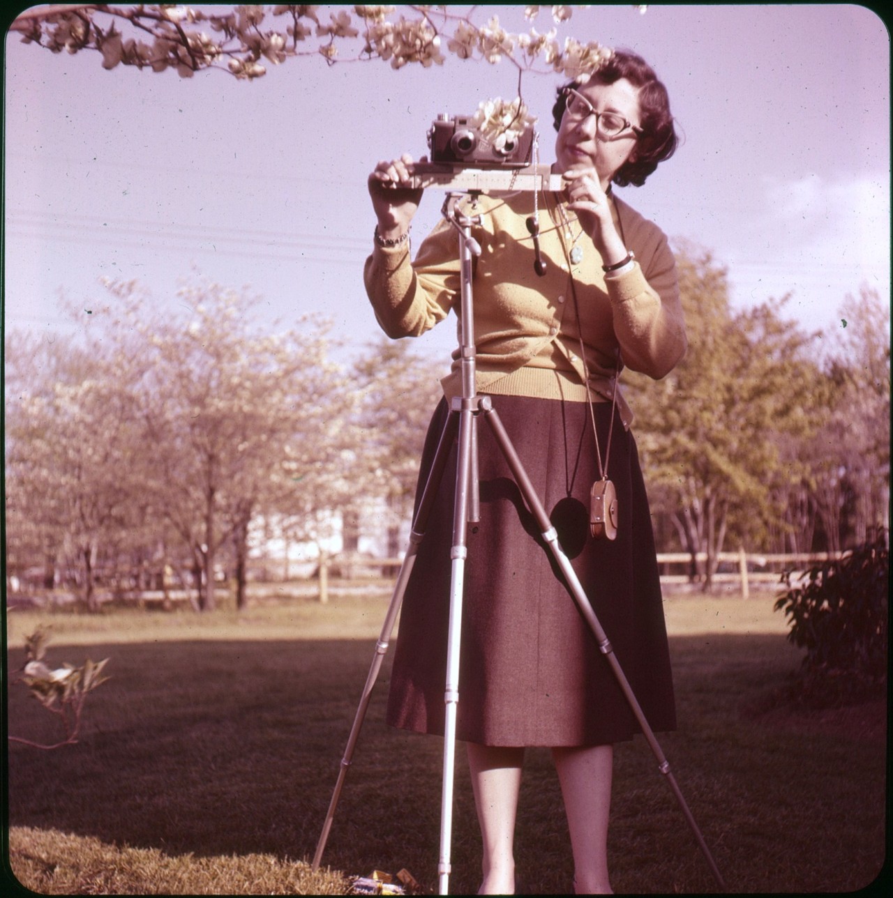 50 Candid Vintage Photographs of People With Their Cameras From the ...