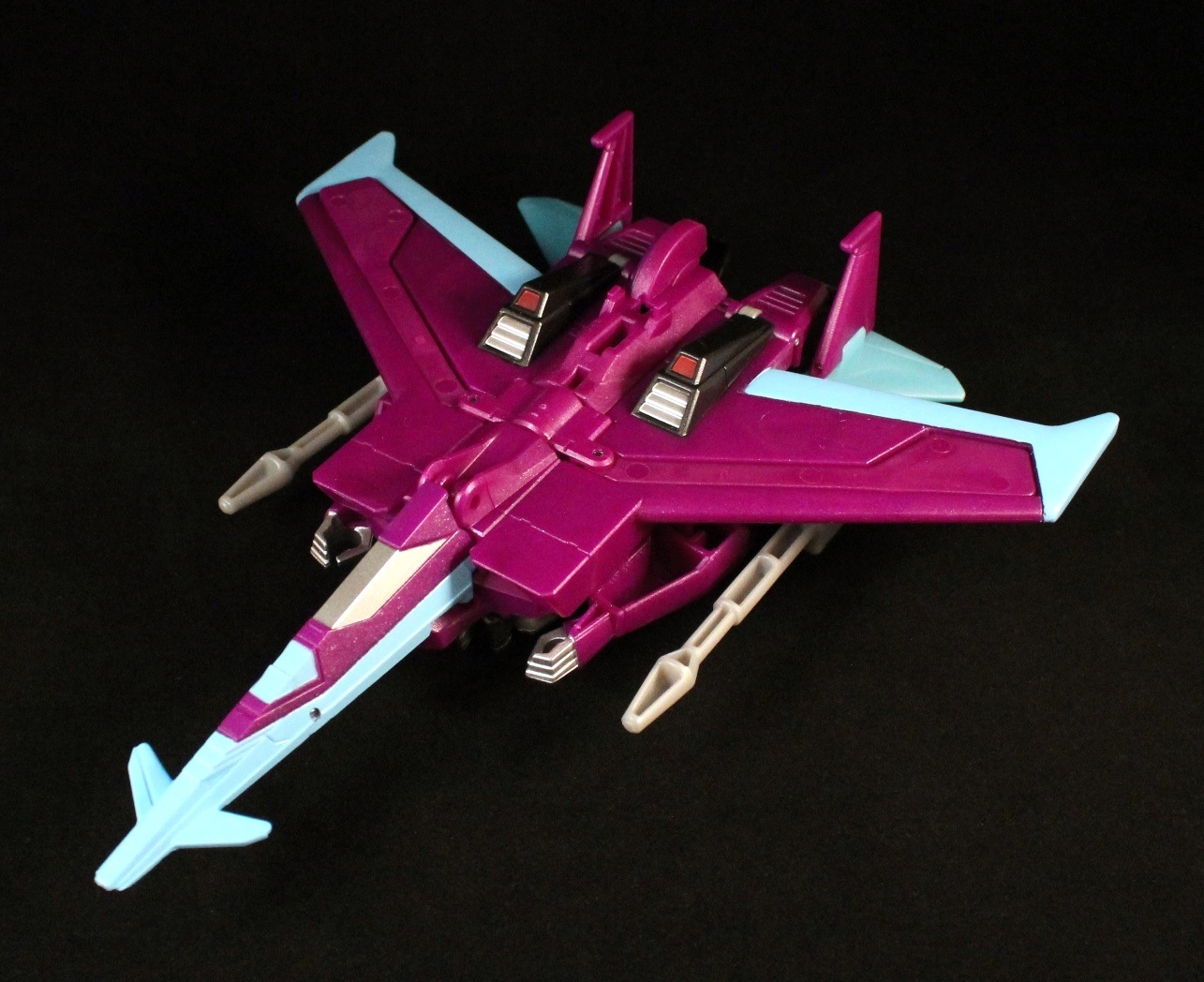 She's Fantastic: Transformers Ultra Class - SLIPSTREAM!