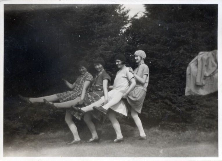 Funny Snapshots of People Dancing Outside That You Have Rarely Seen ...