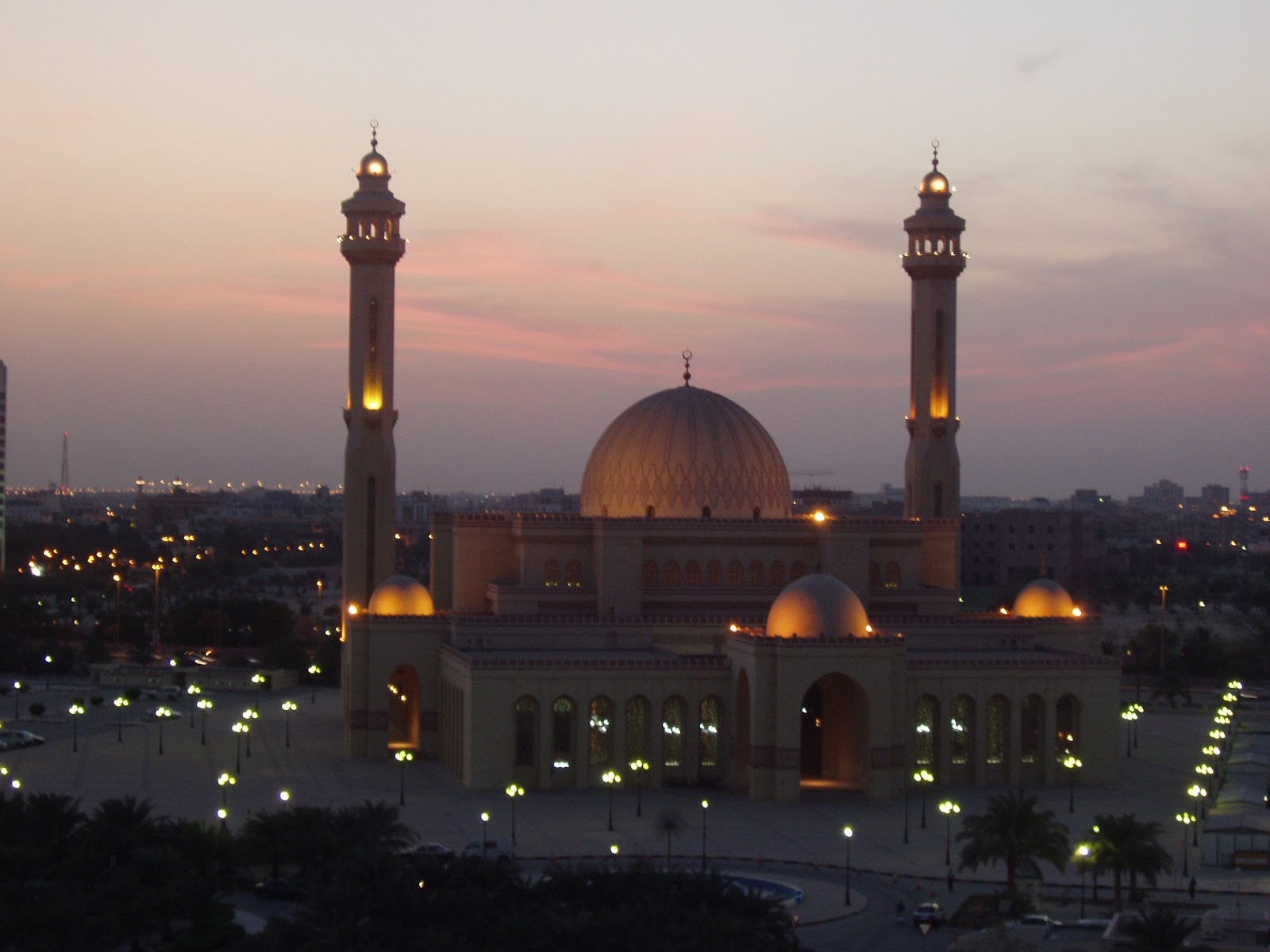 1001 Mosques: Al Fateh Grand Mosque in Manama, Bahrain