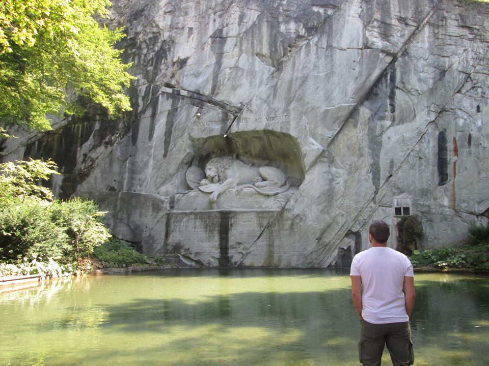 TRAS LAS HUELLAS DE HERÓDOTO. . . : EL LEÓN DE LUCERNA.