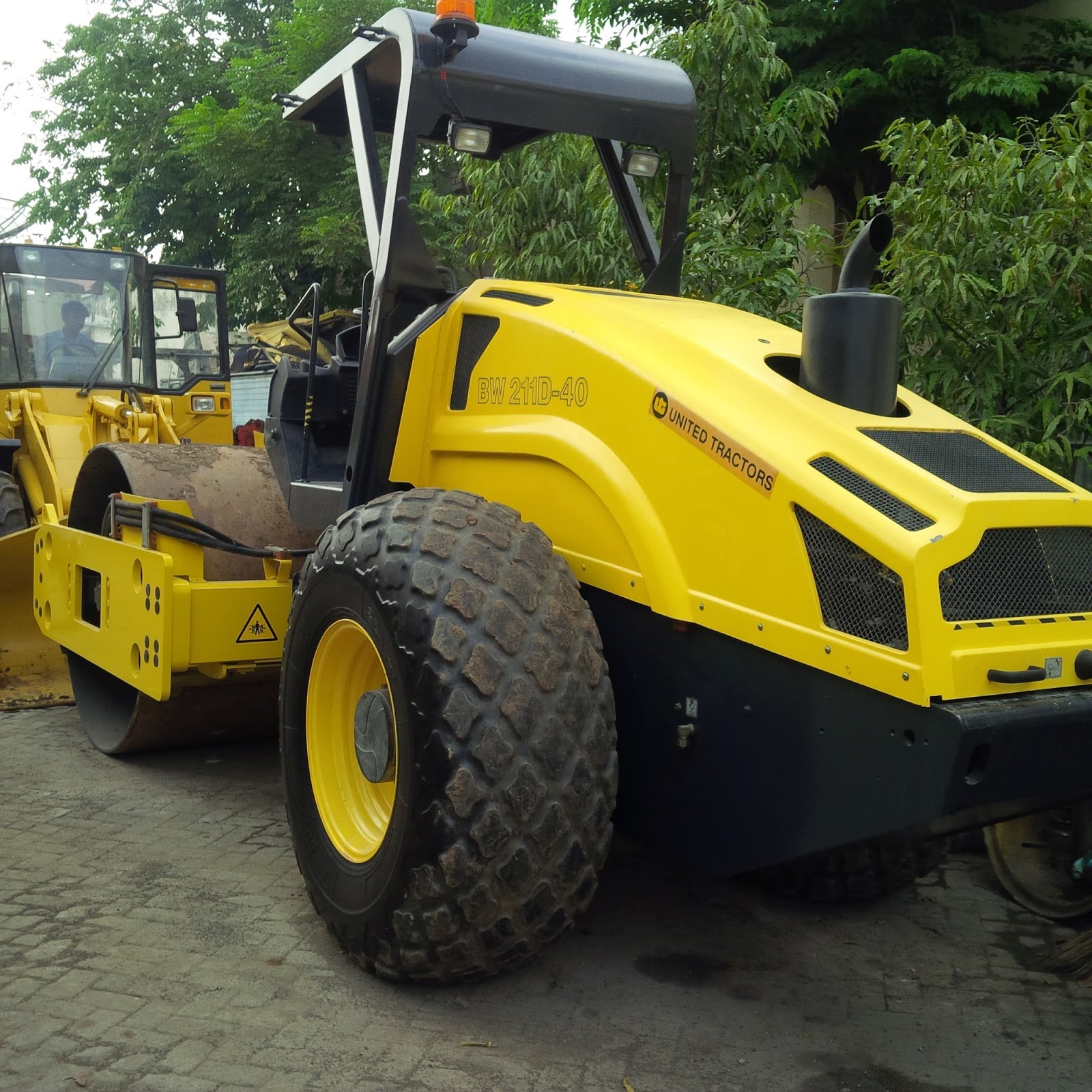 BOMAG BW211D40 TH 2008 ~ Toko Alat Berat Surabaya
