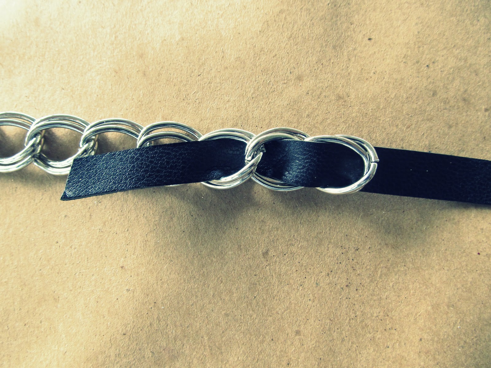 WobiSobi: Leather and Chain Bracelet, DIY