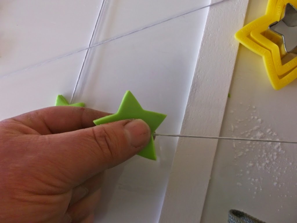 Kiwi Cakes: How to make fondant stars on wires - Tutorial Tuesday