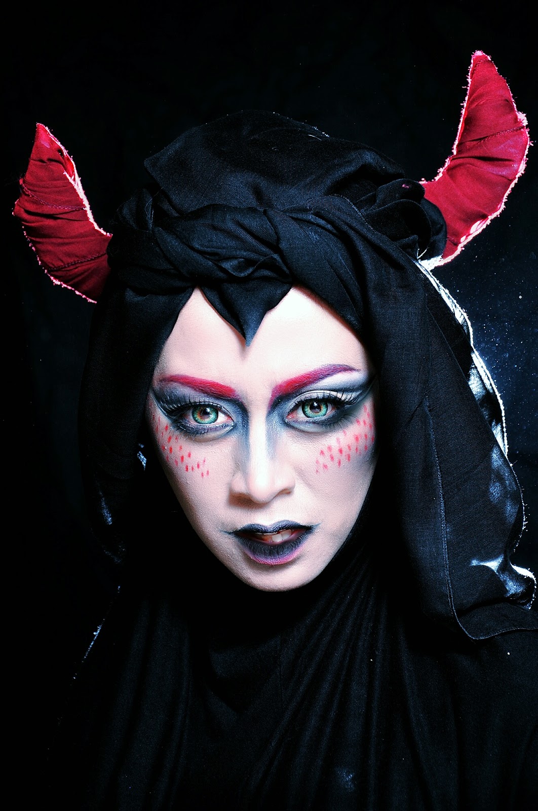 Ini Vindy Yang Ajaib: Angel vs Devil Makeup Collaboration