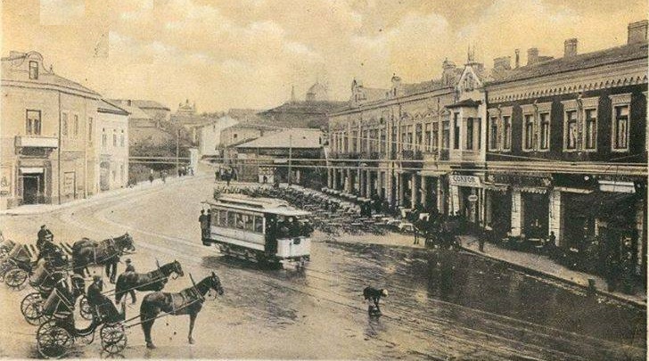 Turist în Orașul Iași (Iassy/Jassy): Piata Unirii din Iasi