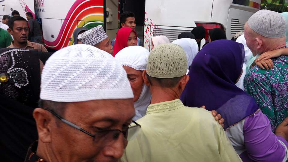Isak Tangis Warnai Penyambutan Jamaah Haji di Langsa | Metro Online Isak Tangis Warnai Penyambutan Jamaah Haji di Langsa | Metro Online