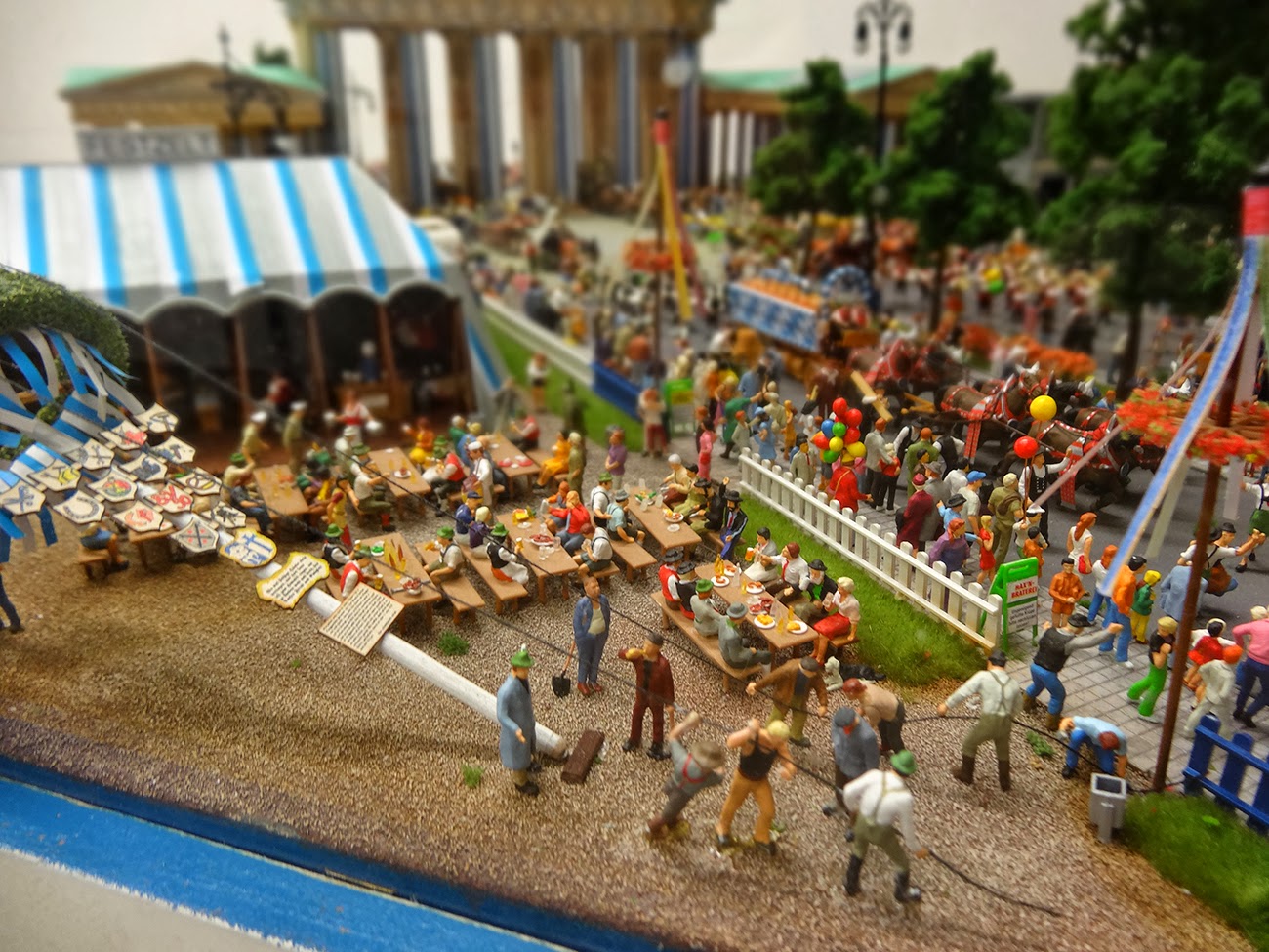 Hamburg - Berlin - Hamburg | planetFigure | Miniatures