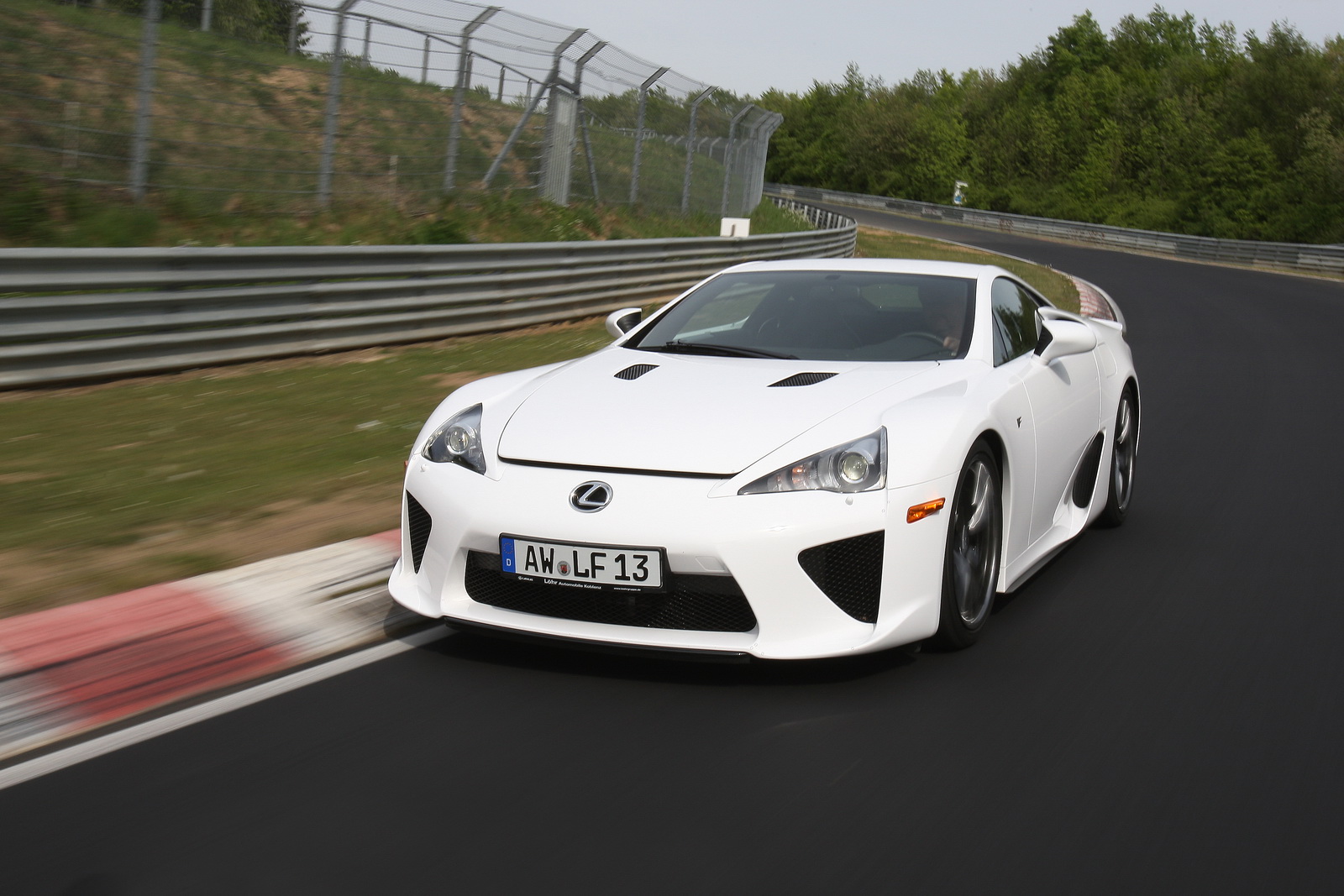Premiere at Nürburgring : First LEXUS LFA delivered in Germany