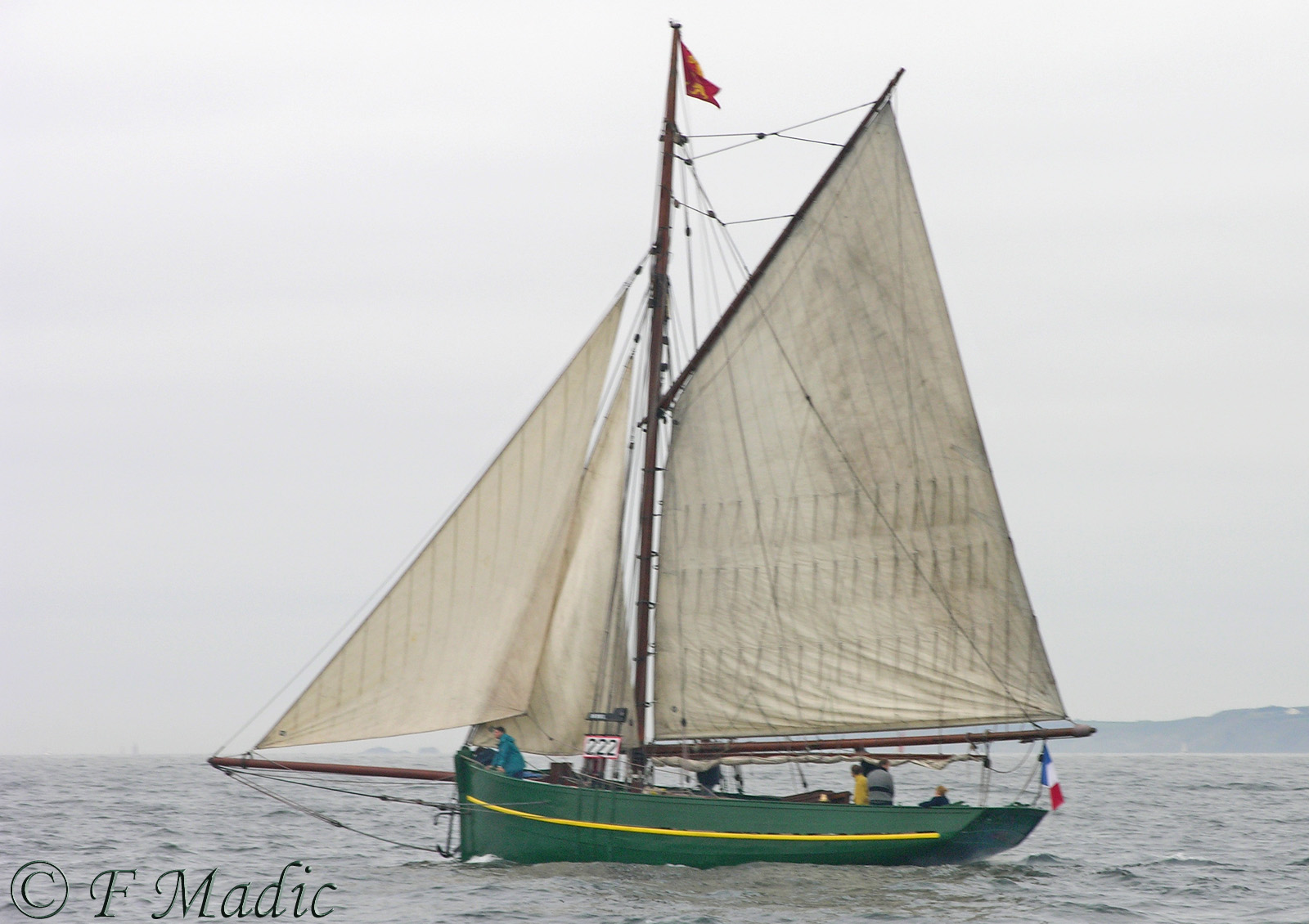 Voilier à un mât (voile aurique ou carrée): DEHEL