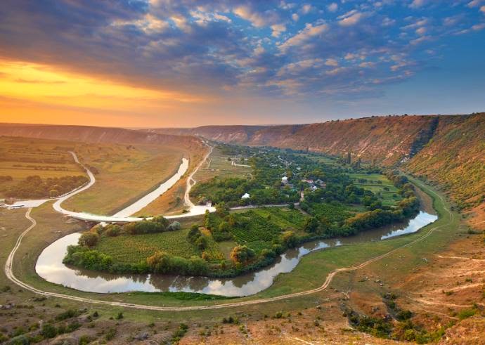 Tradiţii şi obiceiuri moldoveneşti: Istoria Moldovei