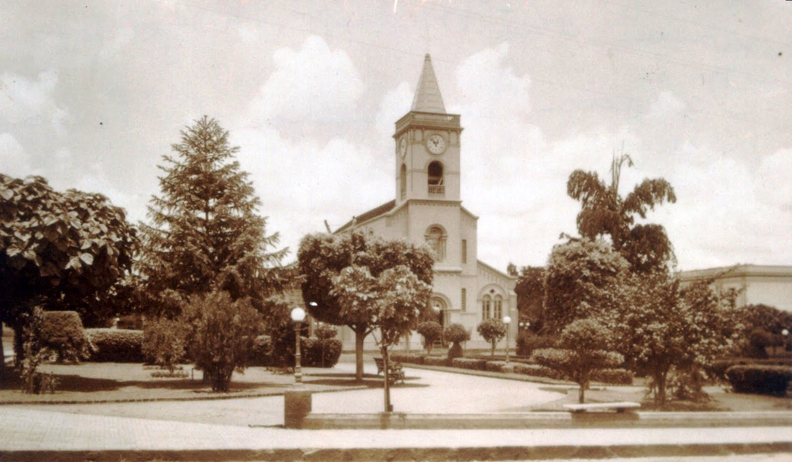 Colina SP: Igrejas e capelas de Colina...