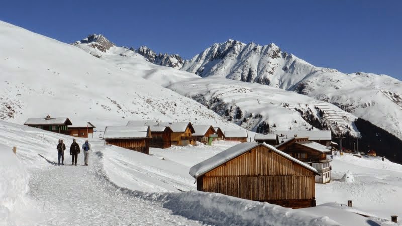 Pfannenstiel Wanderblog: Winterwanderwege in der Surselva: Tschamut ...