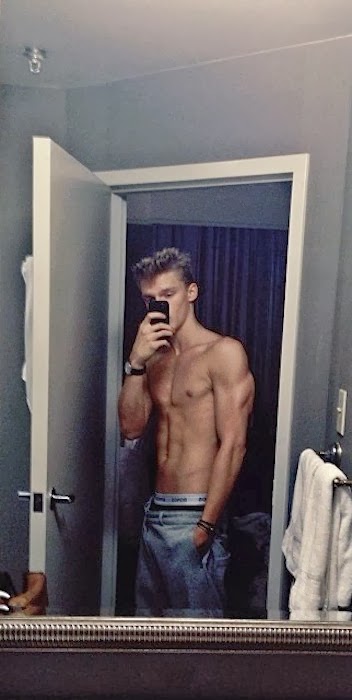 Celeb Saggers: Cody Simpson's Shirtless Waistband Sags