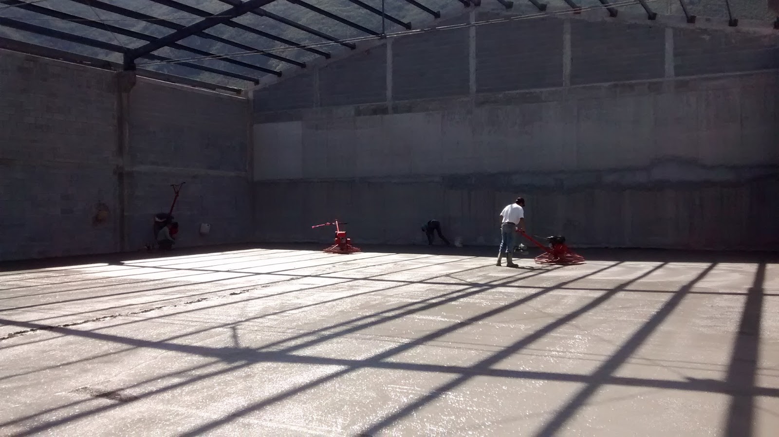 PISOS EN BODEGA ESCOBEDO