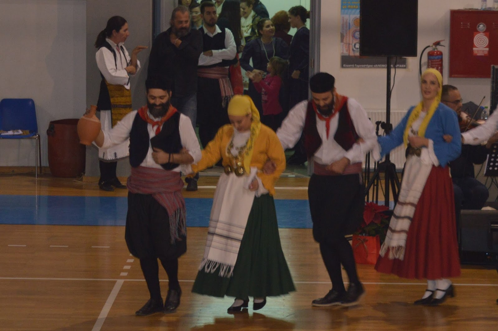 3ο ΧΡΙΣΤΟΥΓΕΝΝΙΑΤΙΚΟ ΦΕΣΤΙΒΑΛ ΠΑΡΑΔΟΣΙΑΚΩΝ ΧΟΡΩΝ ΣΤΟ ΒΑΘΥ ΑΥΛΙΔΑΣ ...