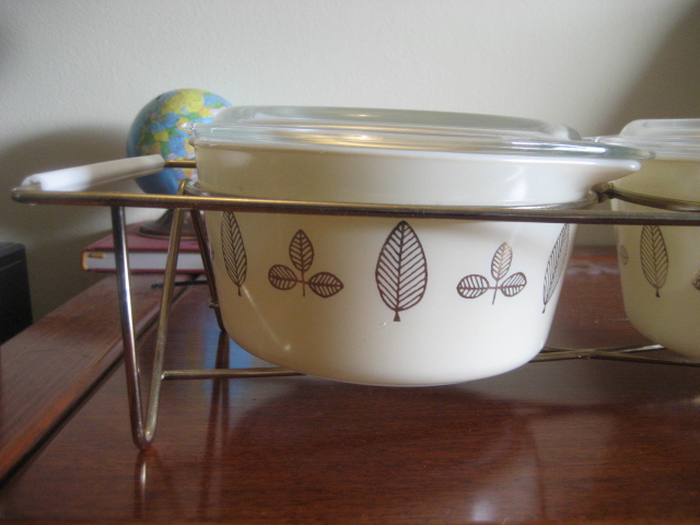 Six Balloons Vintage Delights: Pyrex Promotional Gold Leaf Twins Server ...