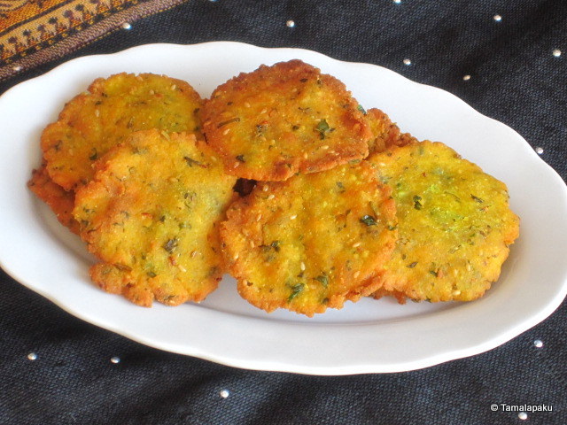Dhebra - A Gujarati Snack ~ Tamalapaku