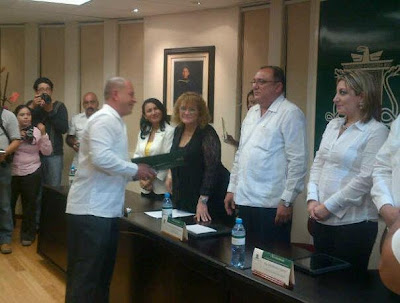 Recibe reconocimiento Luis Germán Sánchez Méndez