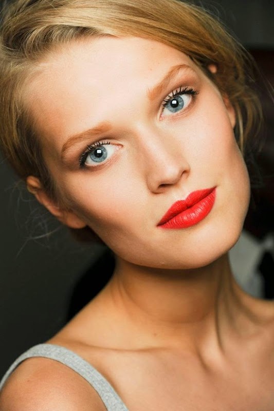 All About Women's Things: 5 Steps on How to Achieve Classic Red Lips