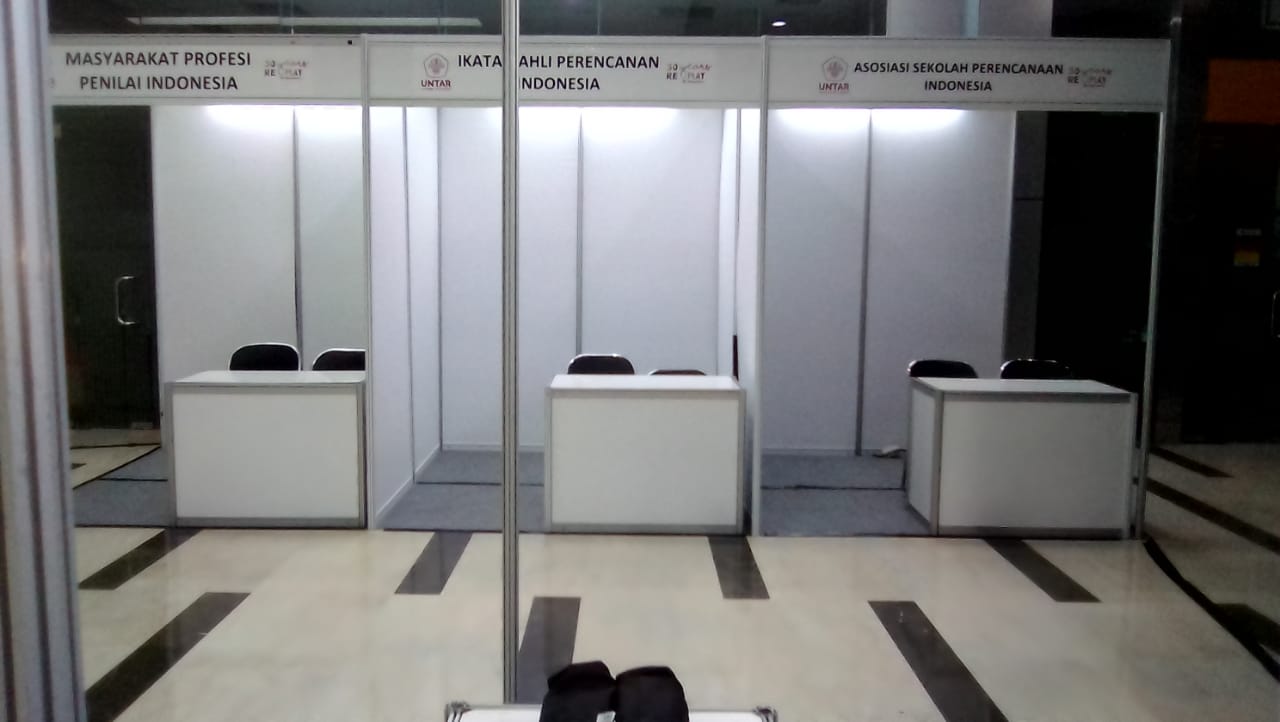 Sewa Meja R8, Meja Display, Stand R8, Fitting Room, Panel Photo ...