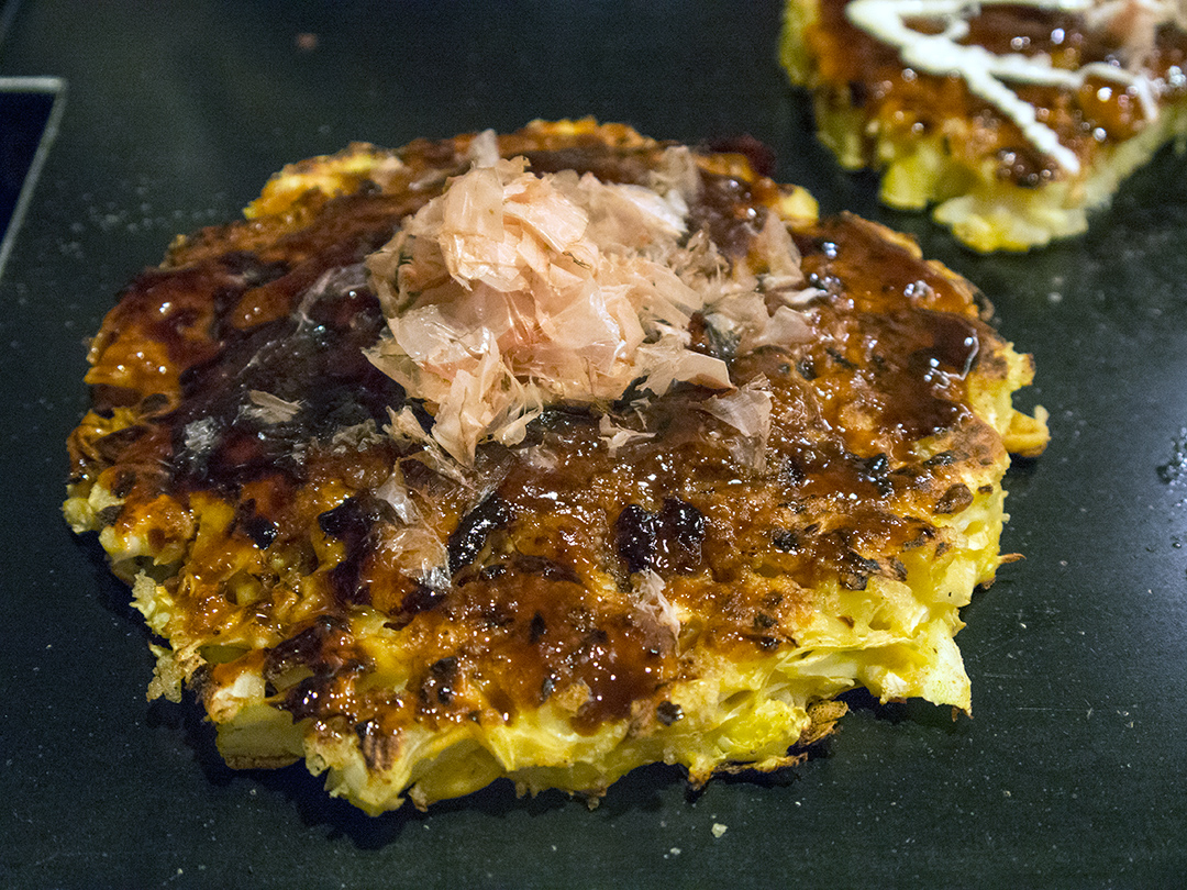 the mikereport: Japan: Culinary Adventure (19): Okonomiyaki at Warai