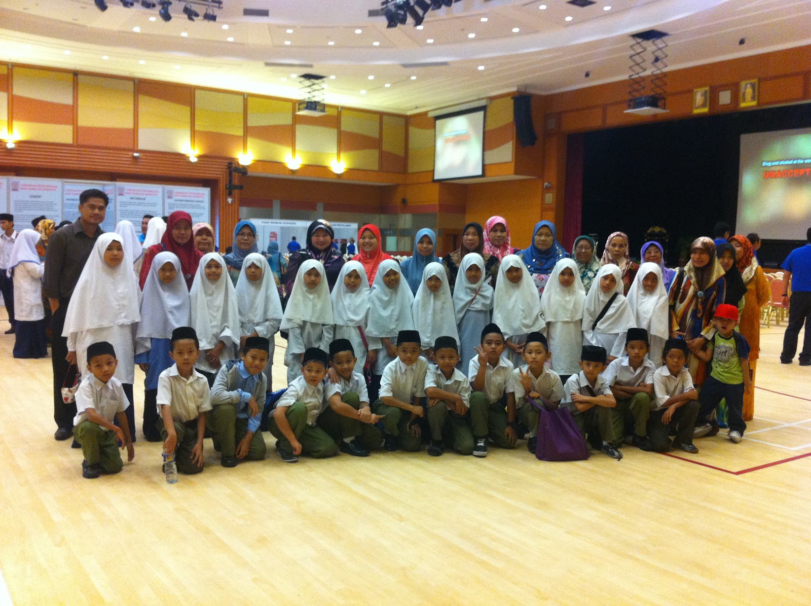 Sekolah Rendah Penanjong, Tutong: Lawatan Ke Dewan Pusat Insani, Seria.