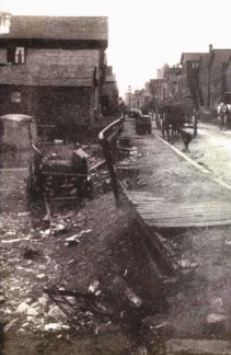 Chicago - City of Big Shoulders: Raising Chicago