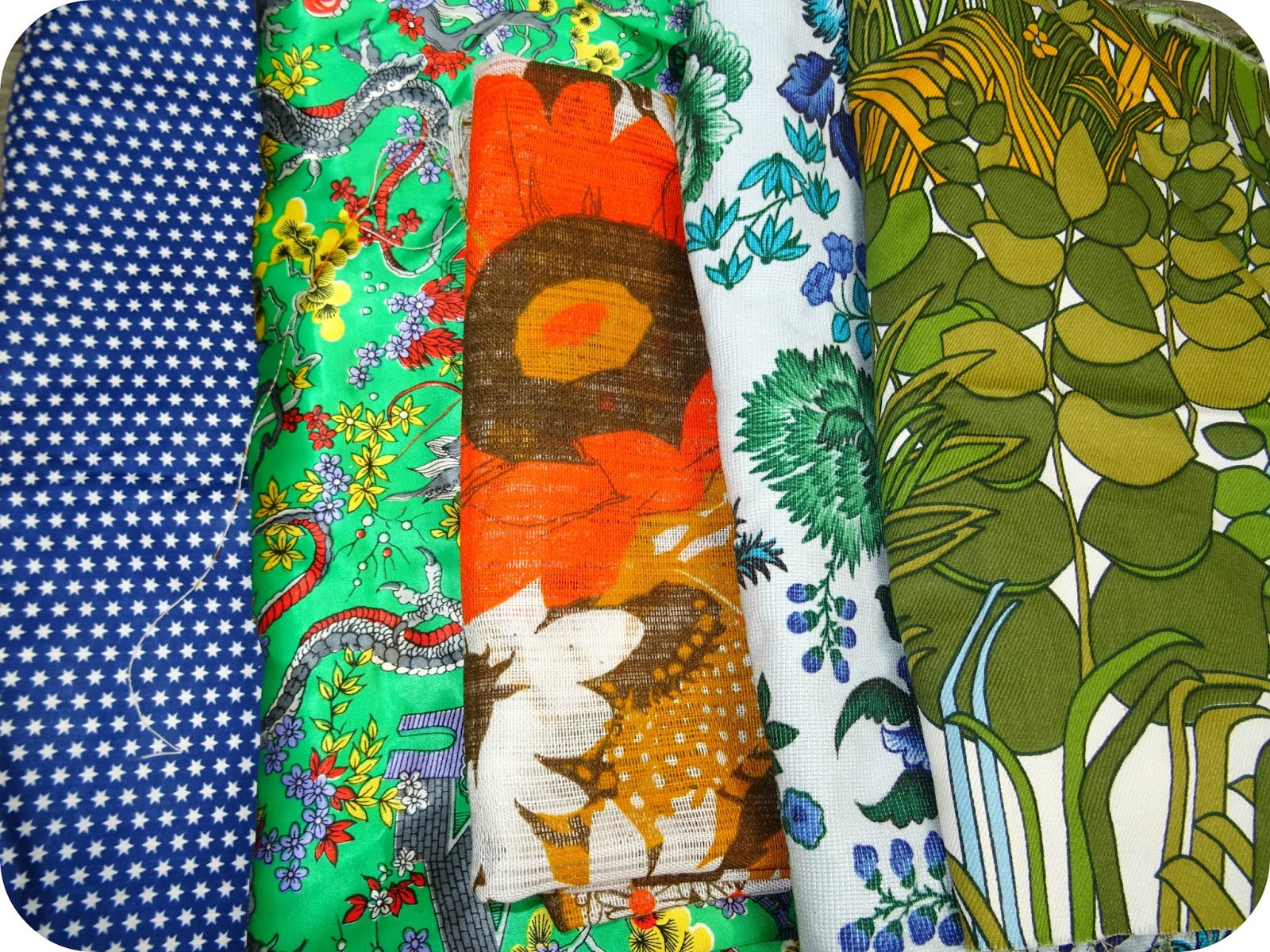 Vintage Vixen: Cheap Frills