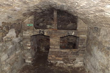 A Woodsrunner's Diary: Going underground: Dark Dundee city vaults tour ...