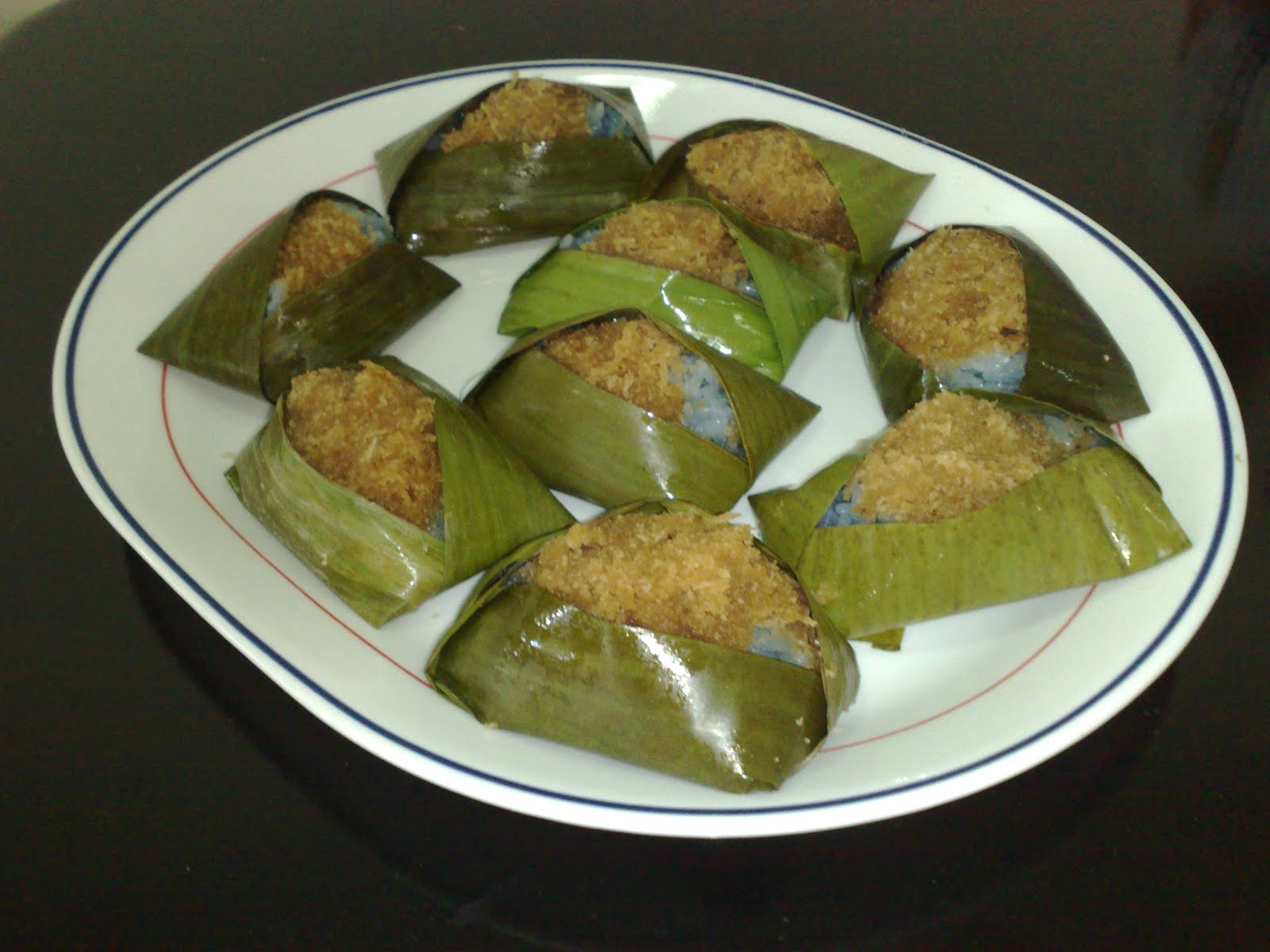 中西式 糕点 小吃 烹饪 美食网: Pulut Inti Kueh香蕉叶椰丝糯米糕.